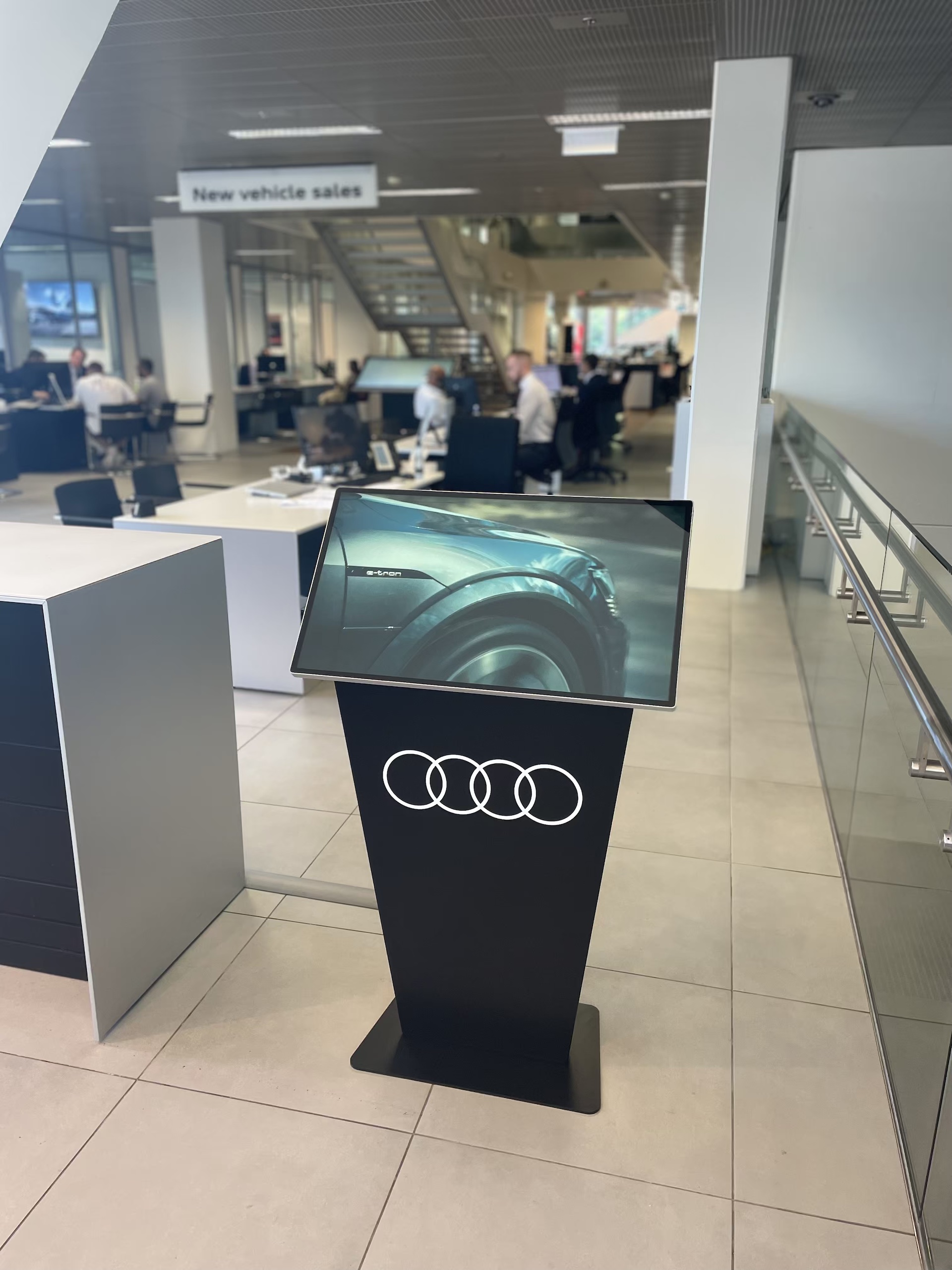 32″ Slim Touch Screen Kiosk Landscape | KIO320L-SLIM Touch Screen Kiosk